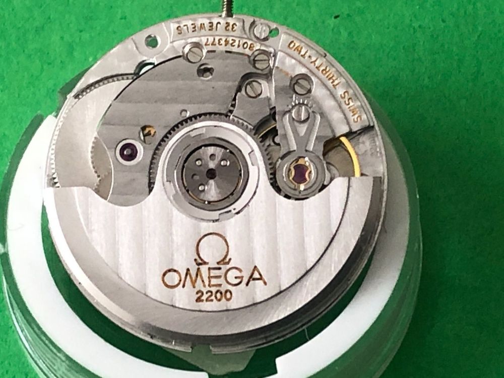 Mouvement Omega 2200 (Neu (gemäss Beschreibung)) in Bassecourt für CHF ...