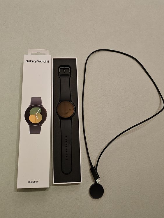 Samsung Galaxy Watch5 Graphite 40mm LTE | Kaufen auf Ricardo