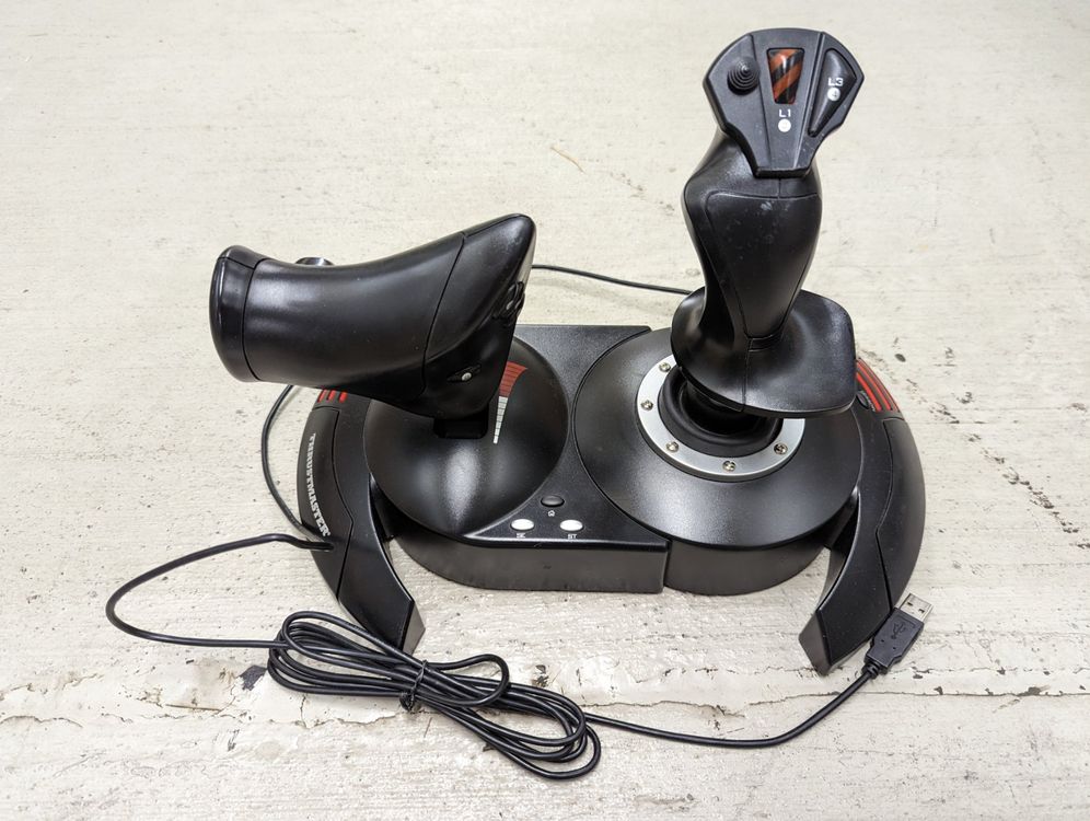 Thrusmaster Joystick ab 1 CHF !! (Gebraucht) in Wallisellen für CHF 6 ...