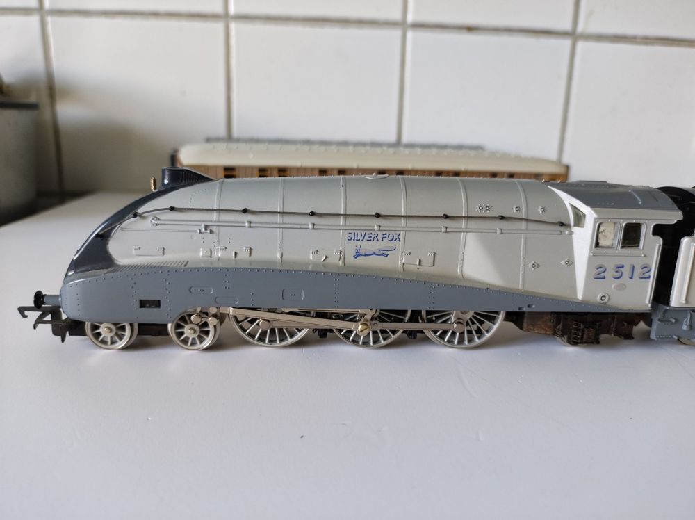 5-teiliger LNER Schnellzug, Lok-Nr. 2512, "Silver Fox" (Neu und ...