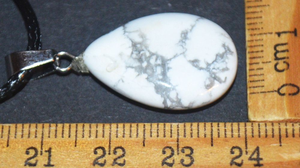 Halskette X-543 – Tropfen Howlith – 2,3x1,6 cm (Neu und ...