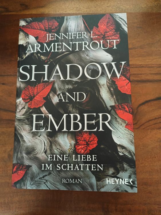 Eine Liebe im Schatten Band 1 - Shadow and Ember (Gebraucht) in Winterthur für CHF 3 – mit ...