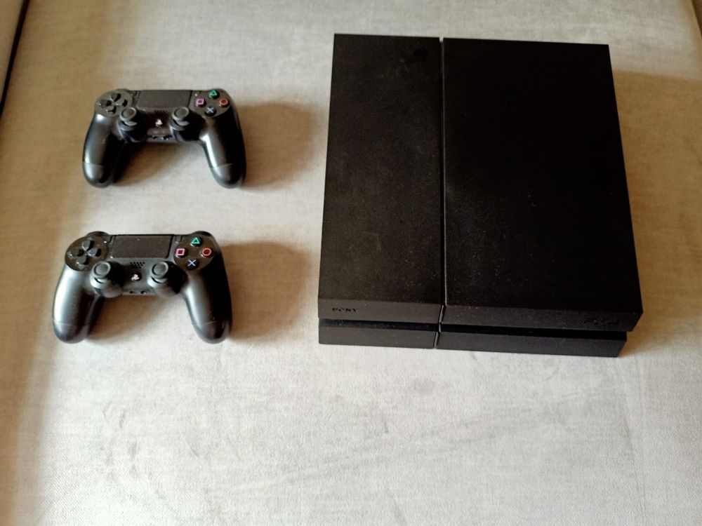PS4 + 2 manettes (D'occasion) à Fribourg pour CHF 80 – retrait ...