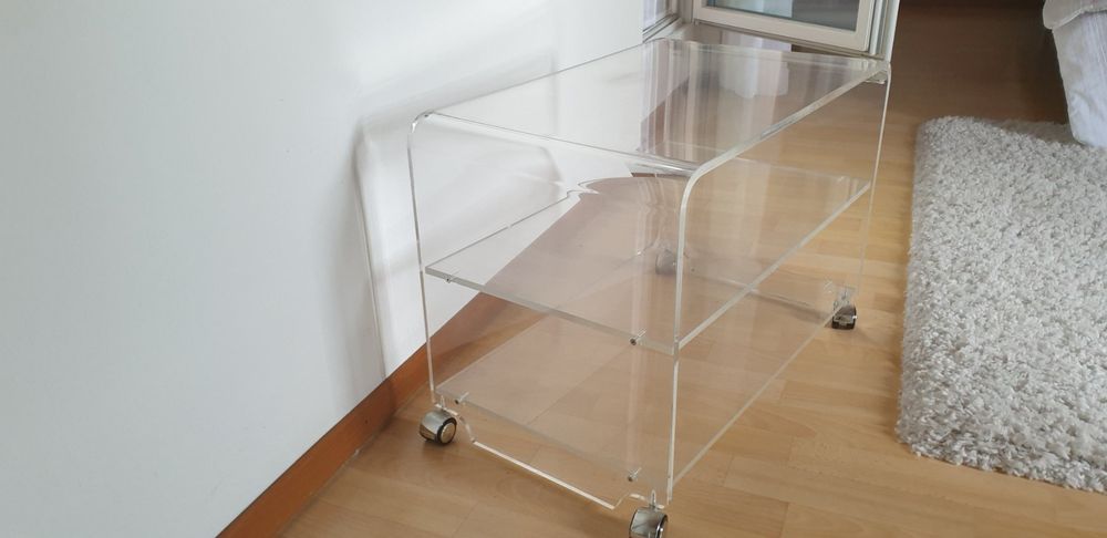 Rollwagen in massivem Plexiglas, gebraucht. | Kaufen auf Ricardo
