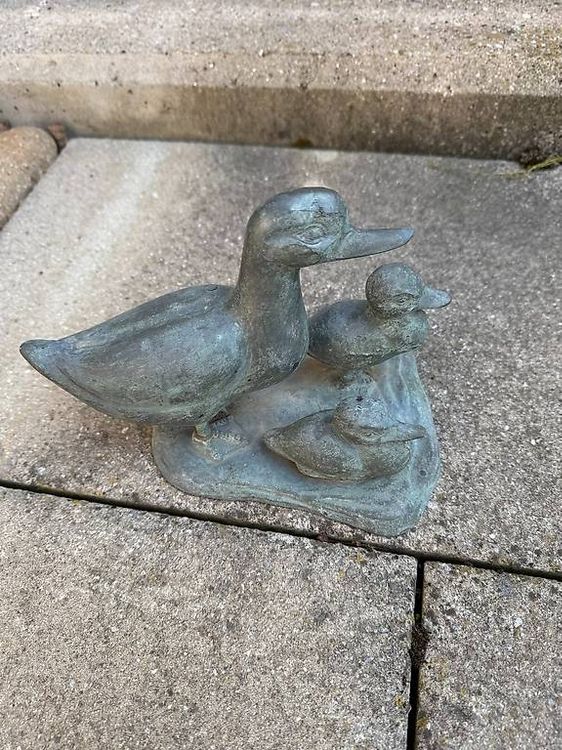 Bronze Figur Ente mit Küken auf Sockel (Gebraucht) in Merenschwand für CHF 145 – nur Abholung ...
