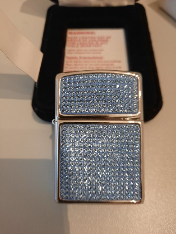 Zippo Feuerzeug mit Swarovski Steinen in türkis | Kaufen auf Ricardo