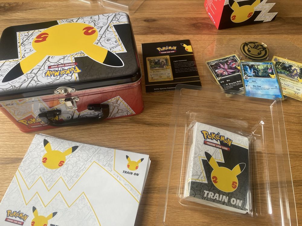 Pokemon TCG: Pikachu 25th Anniversary Collector's Chest | Kaufen auf ...