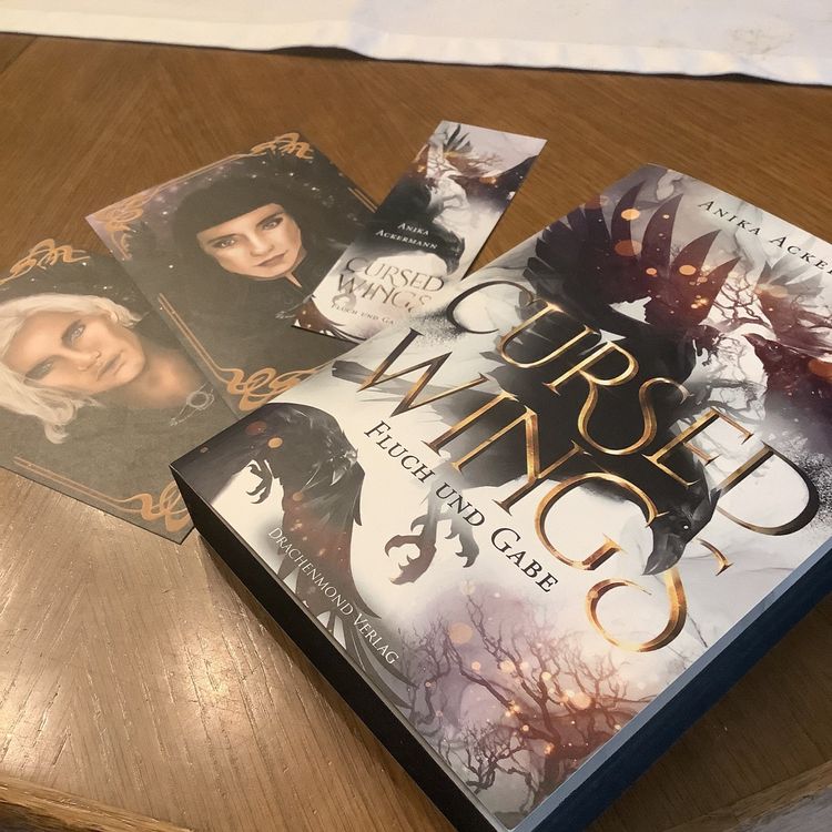 Cursed Wings Signiert, mit Farbschnitt und Charakterkarten | Kaufen auf ...
