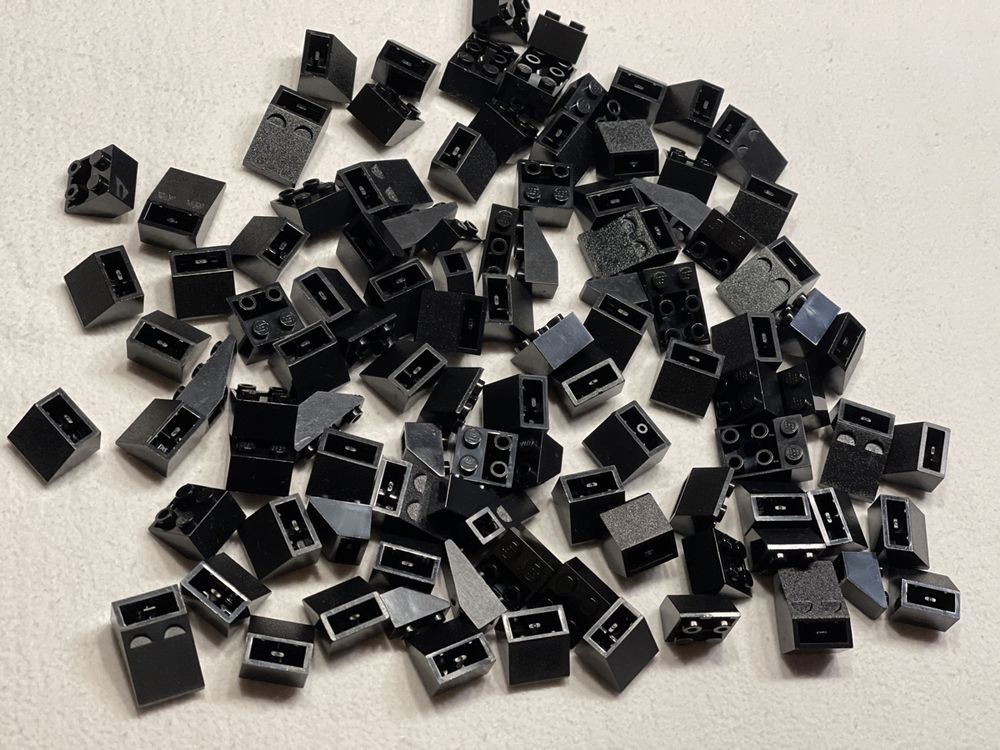 LEGO- 100 Schwarze negative Schräg Steine (Gebraucht) in für CHF 5 ...