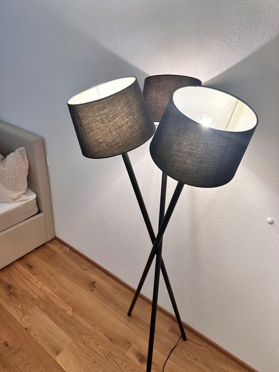 Moderne schwarze Stehlampe (Gebraucht) in visp für CHF 80 – nur Abholung auf Ricardo kaufen