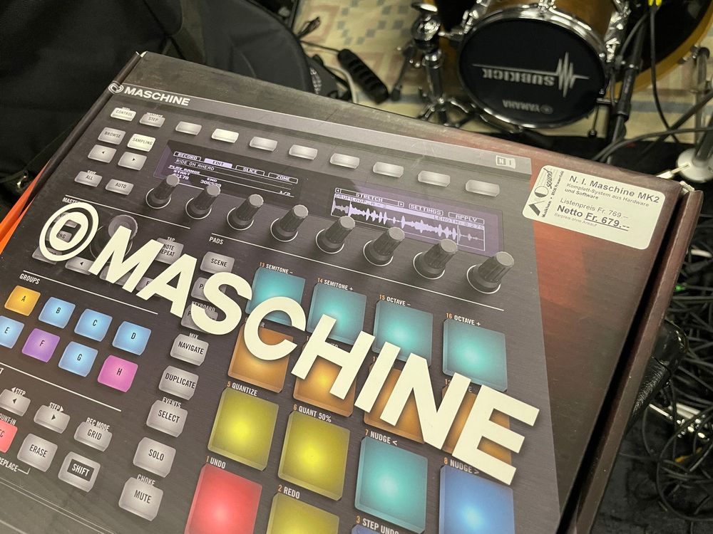 NI Maschine MK2 mit Custom Kit und UDG Bag (Gebraucht) in Rütihof für ...