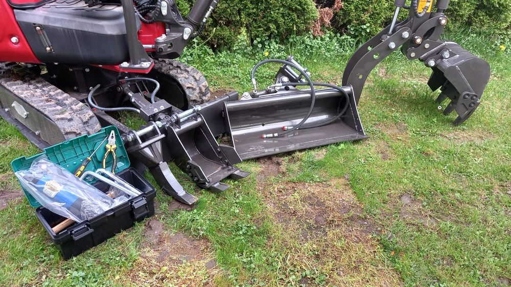 Bagger mini Bagger 2025 Zwei Jahres Garantie & 6x Anbaugerät (Neu und ...