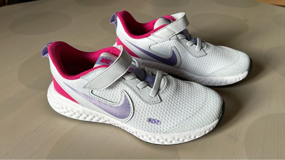 Baskets Nike fille pointure 33 (Gebraucht) in Vevey für CHF 19 – mit ...