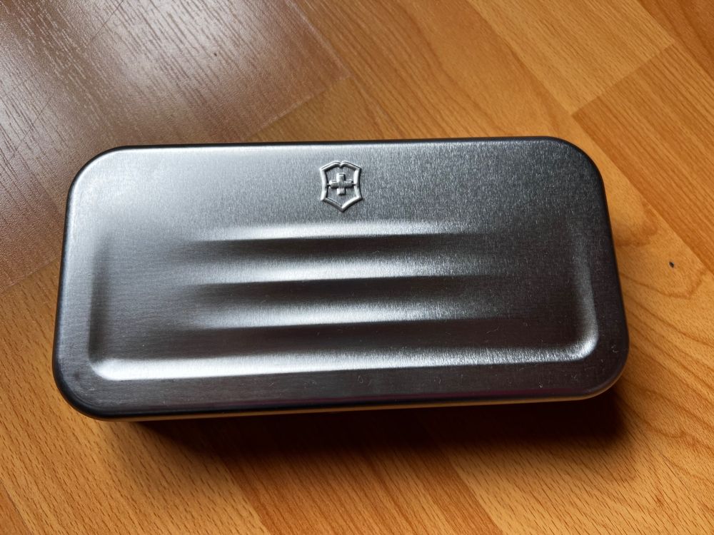 Swiss Amenity Kit - Business Class Box - Victorinox - Neu (Neu (gemäss ...