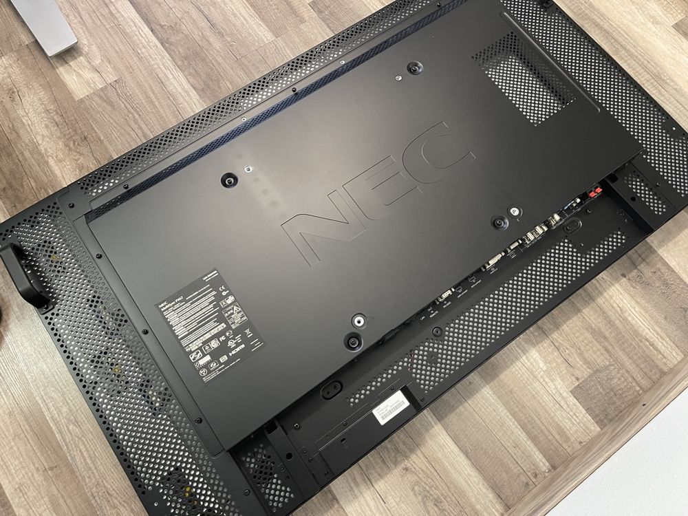 NEC MultiSync P462 46 Zoll Profi Bildschirm Display Monitor (Gebraucht ...