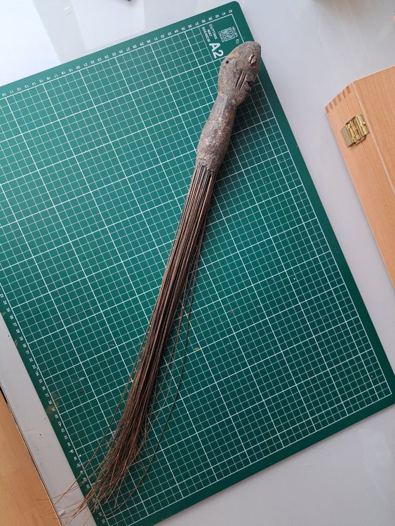 Figure antropomorphe - Fouet à mouche africain ancien (Gebraucht) in La ...