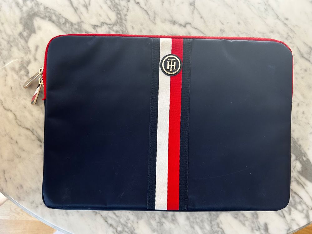 Tommy Hilfiger laptop case (Gebraucht) in Biel/Bienne für CHF 20 – mit Lieferung auf Ricardo kaufen