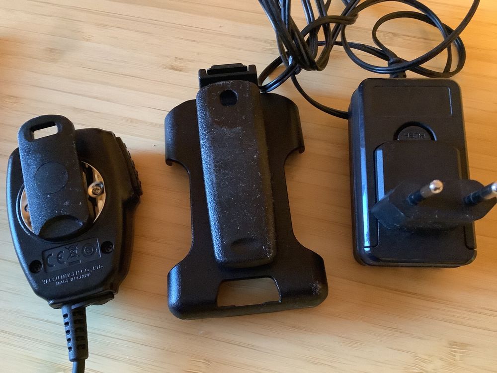 YAESU FT5D mit SSM-17A, CD-41, SAD-25, Gürtelclip topZustand | Kaufen auf Ricardo