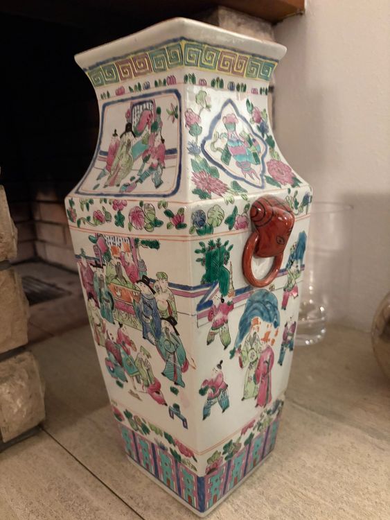 Chinesische Porzellanvase – eckige Form (Gebraucht) in Vaduz für CHF 35 – nur Abholung auf ...