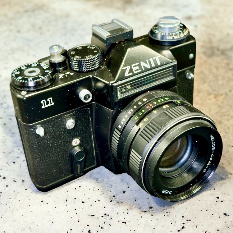 Zenit 11 Appareil photo reflex vintage en métal noir 35 mm (Gebraucht) in für CHF 60 – mit ...