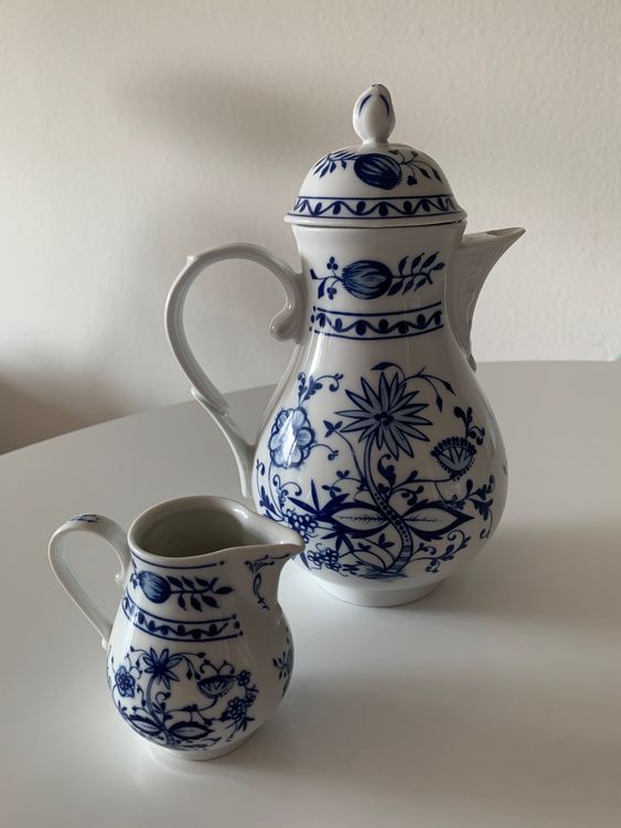 Kahla Zwiebelmuster Kaffeekanne mit Sahnekännchen (Gebraucht) in Oberglatt ZH für CHF 25 – mit ...