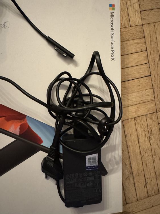 Damaged Microsoft Surface Pro X with Keyboard - Read! (55) (Defekt) in ...
