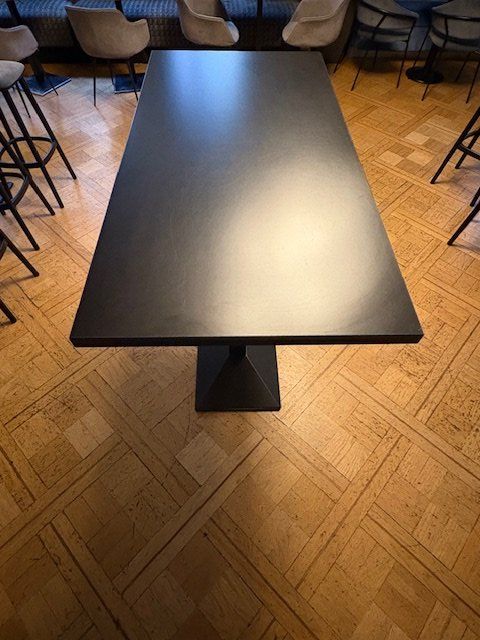 Table haute 120cm x 60cm x 113cm (Gebraucht) in La Croix-de-Rozon für ...