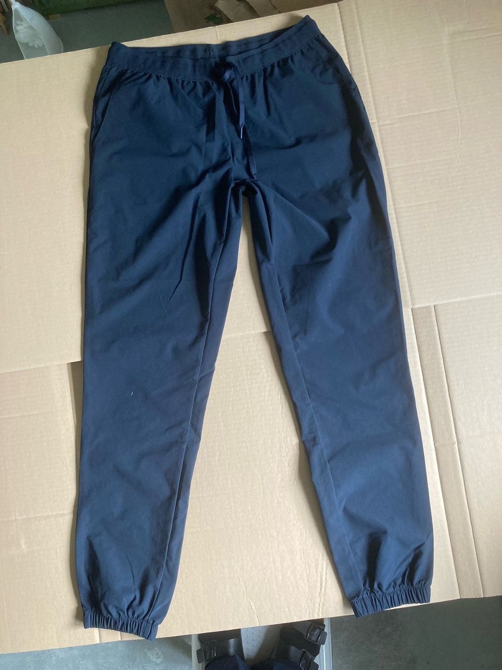 2 neuwertige Sport- / Freizeithosen Gr. S bzw. EU40 !!! (Neu (gemäss ...