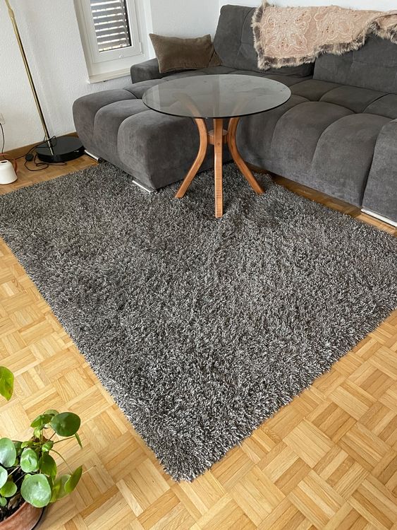 Fluffiger grauer Teppich (Gebraucht) in Zürich für CHF 45 – nur ...
