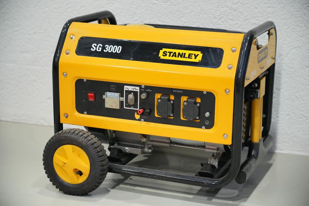 Stanley SG 3000 Benzin Generator Stromerzeuger 2700 Watt (Gebraucht) in ...