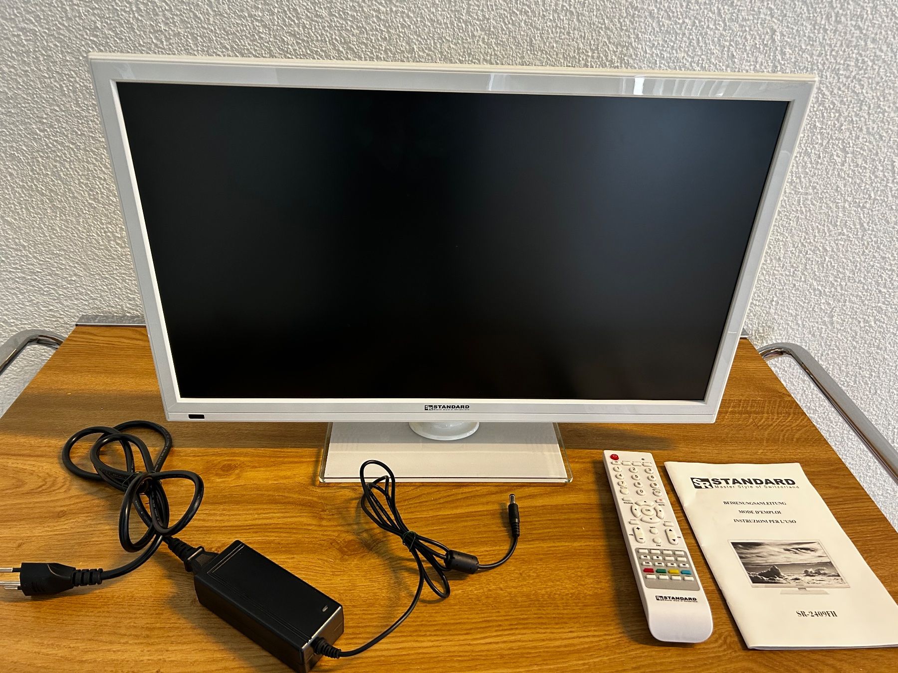 Standard TV SR-2409FH, weiss, Full HD Top Zustand (Gebraucht) in Aesch ...