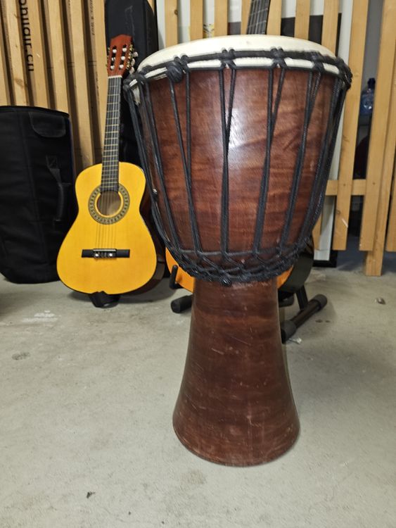 Guitar und Bongo drums | Kaufen auf Ricardo