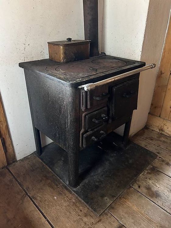 alter Holzherd / Kochherd funktionsfähig. (Gebraucht) in Unterseen für ...