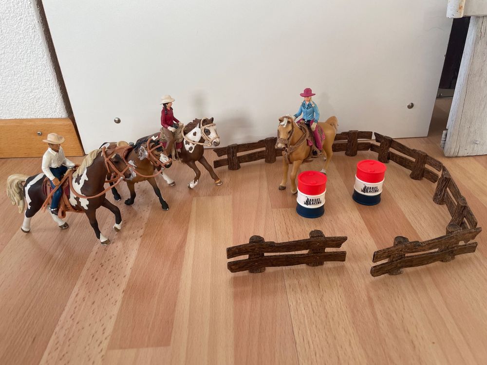Schleich / Barrelracing Cowboy/Cowgirl Set (Gebraucht) in für CHF 35 ...