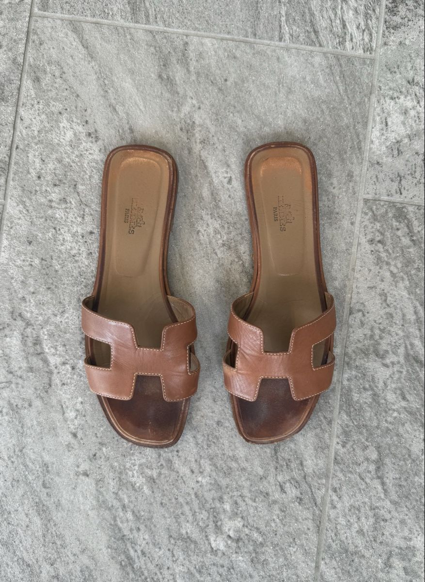 Hermès Oran Sandalen gold 38.5 (Gebraucht) in Dietikon für CHF 100 ...
