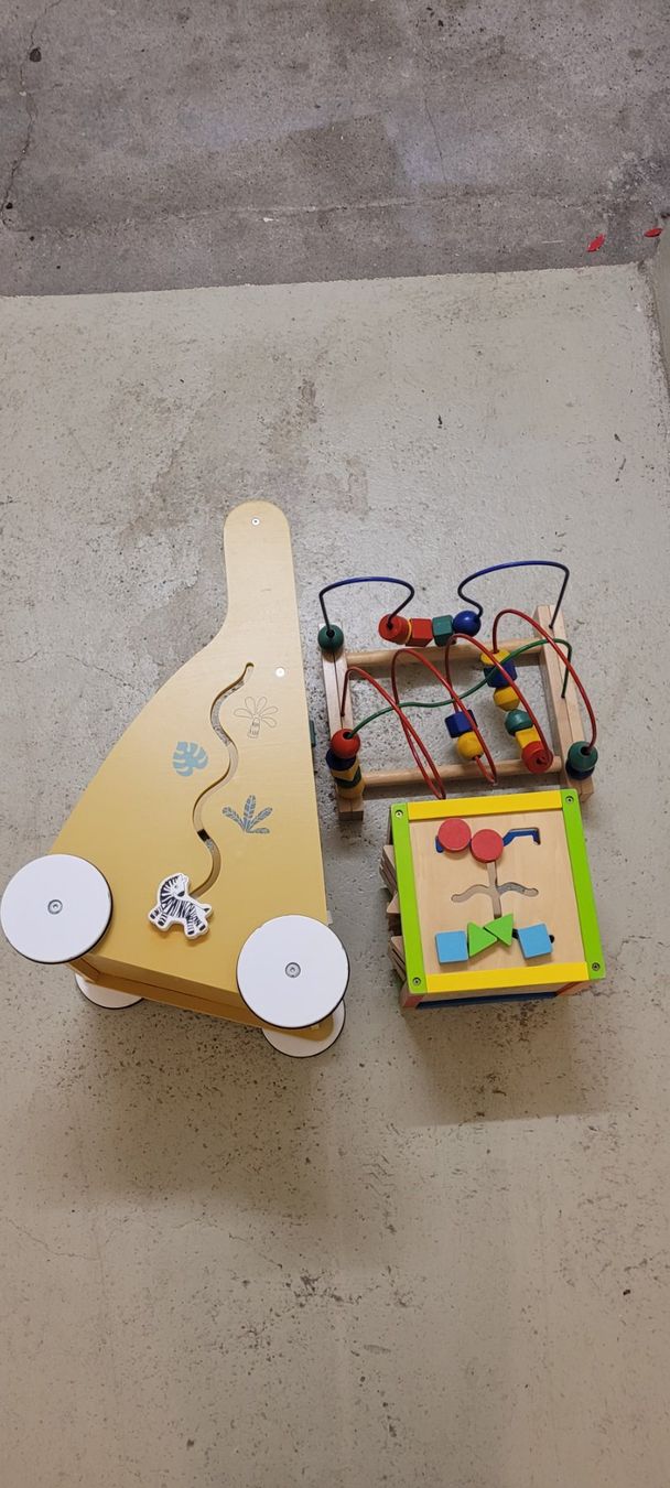 Charriot / trottoir /Jeu d'éveil et boulier en bois (Neuf (Voir ...