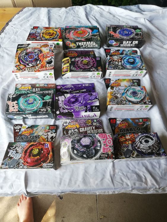 12 Beyblade (Neu und originalverpackt) in Eschenbach SG für CHF 36 ...