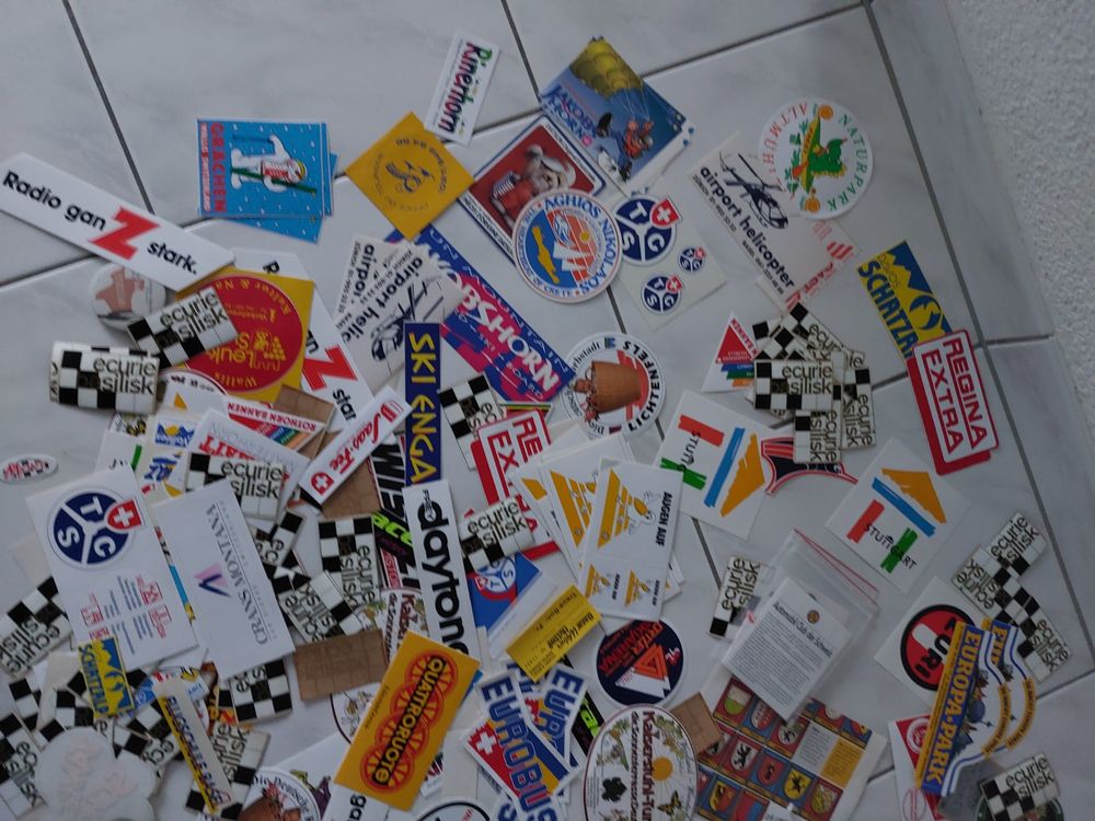 200 Sticker Aufkleber autocollant (Gebraucht) in Schenkon für CHF 40 ...
