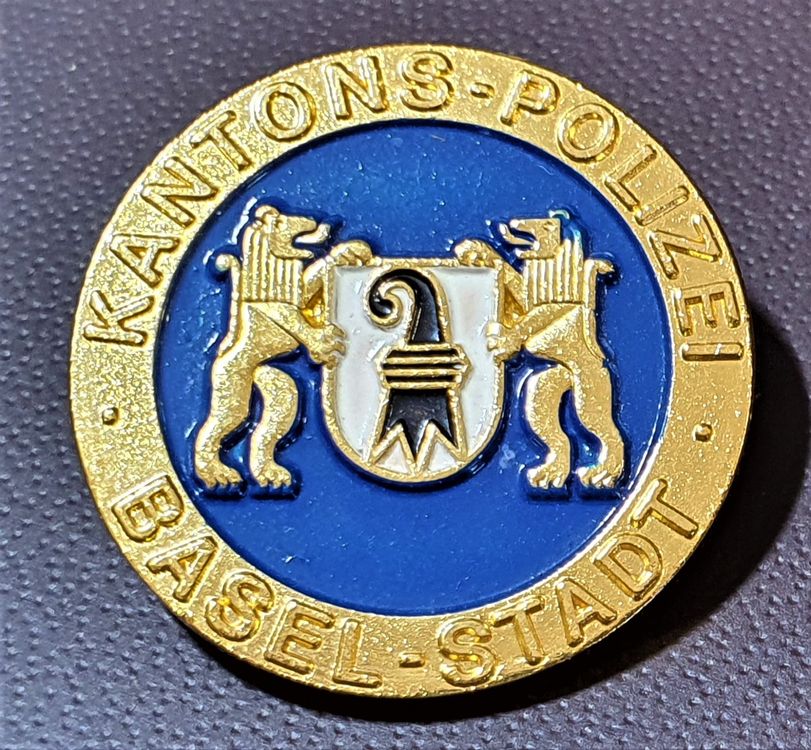 Q134 - Pin Kantons Polizei Basel - Stadt Wappen (Gebraucht) in Reinach BL für CHF 2 – mit ...