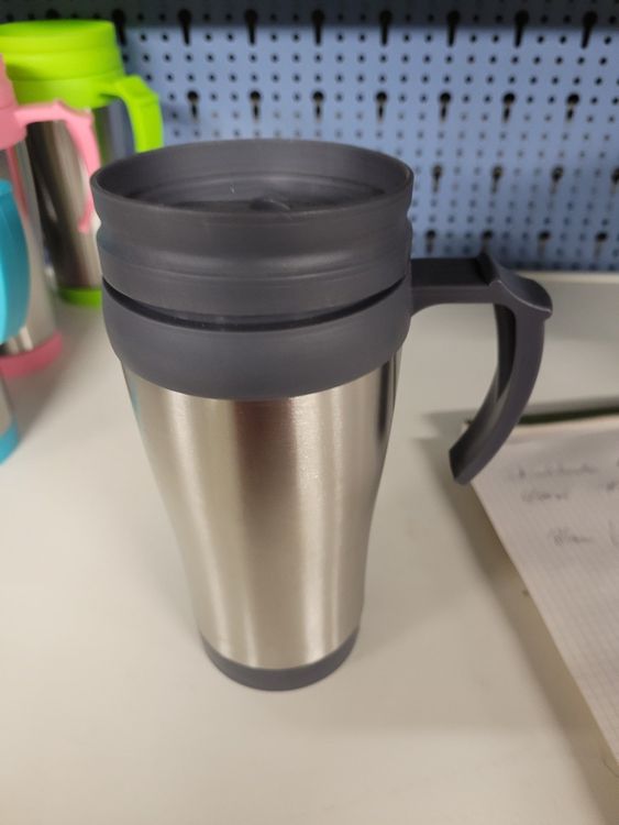 Trinkbecher mit henkel 400ml grau-schwarz ab 1.-fr. (Neu und originalverpackt) in Ulisbach für ...