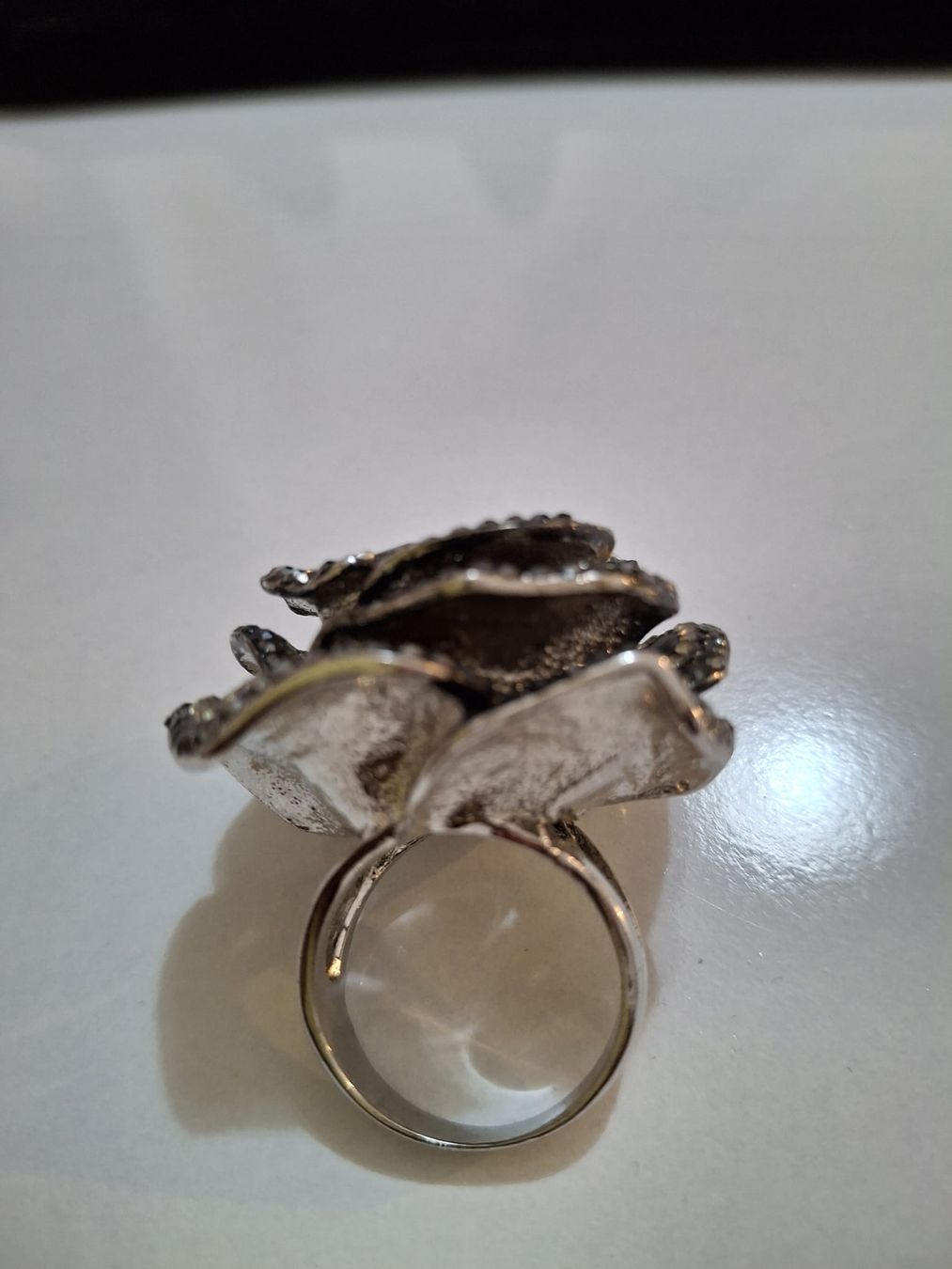 Bague fleur vintage argentée avec pierre noire rare! (Neuf (Voir ...