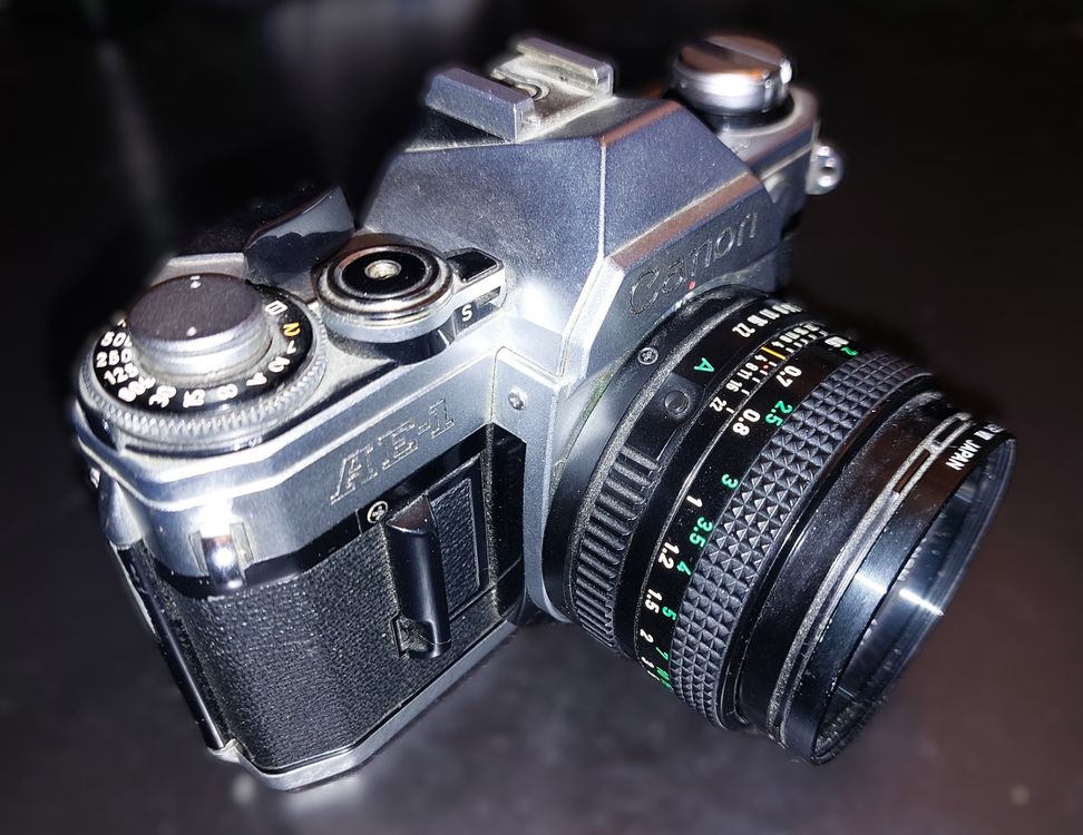 Canon AE-1 + zusätzlich Ultra Wide Macro Lens (Gebraucht) in Zürich für ...
