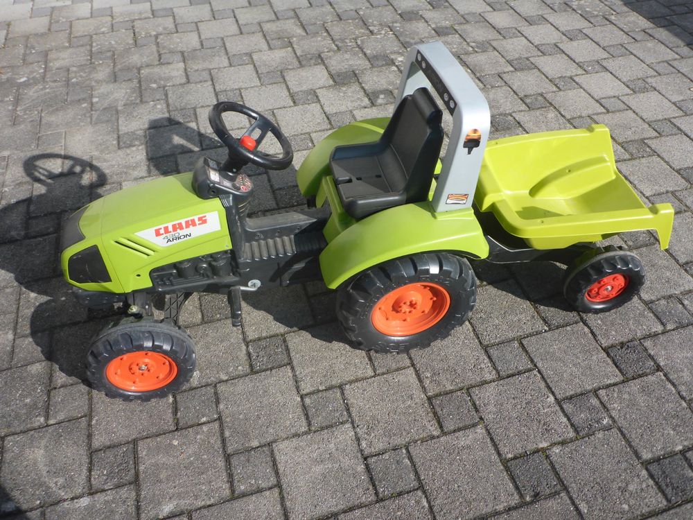 Trettraktor Claas Arion 430 mit Anhänger (Gebraucht) in Igis für CHF 65 – nur Abholung auf ...