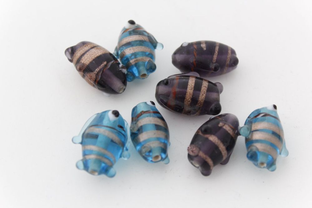 8 x Glasperlen Fisch, Blau und Aubergine, Lampwork (Neu und originalverpackt) in Goldach für CHF ...