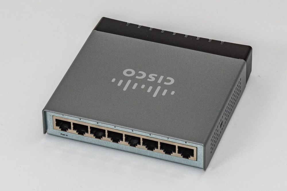 Cisco 8 Port Gigabit Managed Ethernet Switch ab CHF 1.00 | Kaufen auf ...