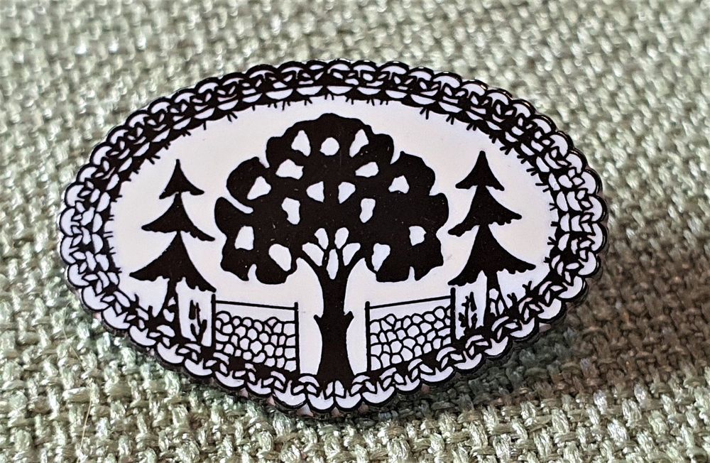 E923 - Schweizer Scherenschnitt Pin Baum (Gebraucht) in Reinach BL für ...