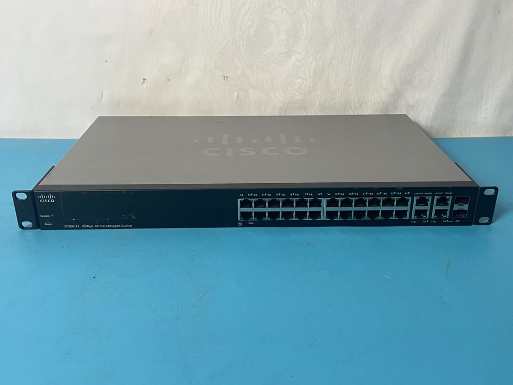 Cisco SF300-24 24-Port 10/100 Netzwerk switch zurückgesetzt (Gebraucht ...