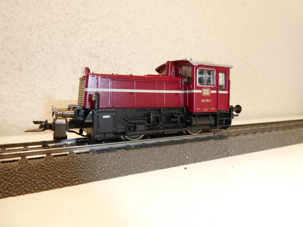 Roco Lokomotive DB Br 323 015-7 HO 43829 Defekt (Defekt) in Emmenbrücke ...