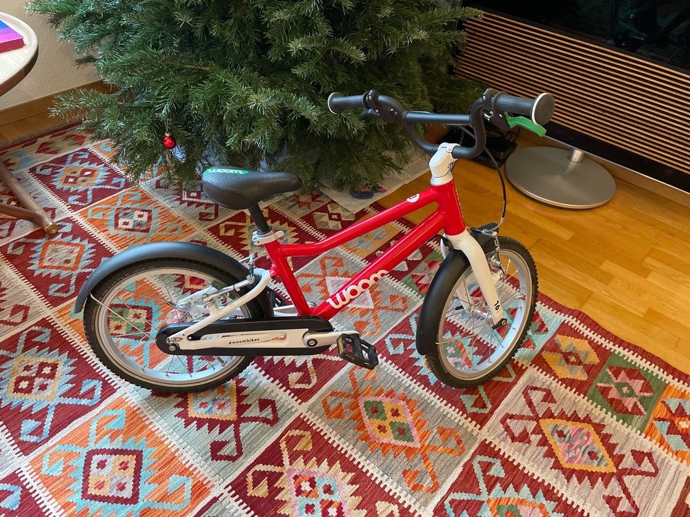 Woom 3 rot in Topzustand mit Schutzblechen und Ständer (Gebraucht) in ...