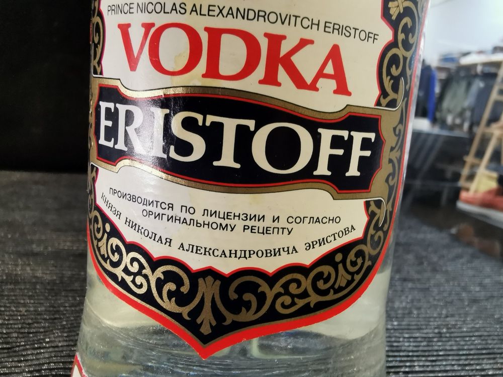 ANCIENNE BOUTEILLE DE VODKA ERISTOFF ENTAMÉE (Gebraucht) in Genève für ...